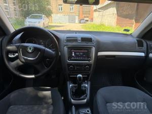 Melns Skoda Octavia 2012 Rīga, ar dzinēja tilpumu 1.60 L un nobraukumu 400 tūkst. km par 1100 €, foto 7 vietnē AUTOMOTO.COM.LV
