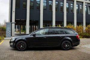 Black Skoda Octavia 2013 in Vilnius, with an engine capacity of 1.97 L and mileage of 398 thousand km for 6800 €, photo 4 on AUTOMOTO.COM.LV