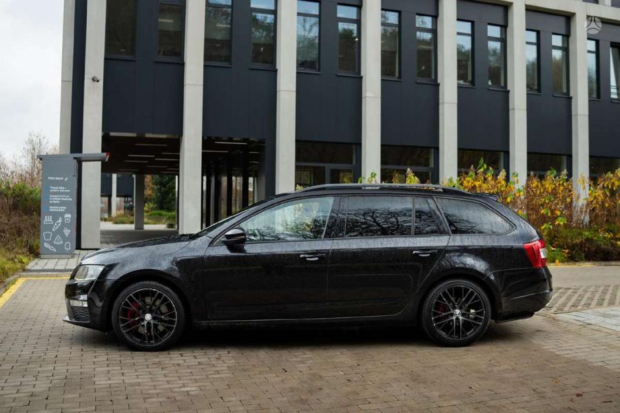 Black Skoda Octavia 2013 in Vilnius, with an engine capacity of 1.97 L and mileage of 398 thousand km for 6800 €, photo 4 on AUTOMOTO.COM.LV