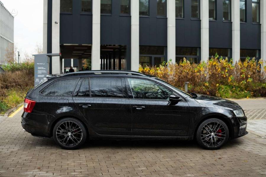 Black Skoda Octavia 2013 in Vilnius, with an engine capacity of 1.97 L and mileage of 398 thousand km for 6800 €, photo 5 on AUTOMOTO.COM.LV