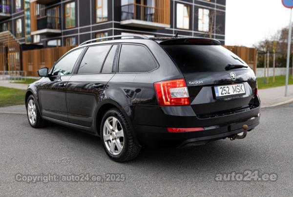 Black Skoda Octavia 2013 in Tallinn, with an engine capacity of 2.00 L and mileage of 399 thousand km for 4490 €, photo 4 on AUTOMOTO.COM.LV