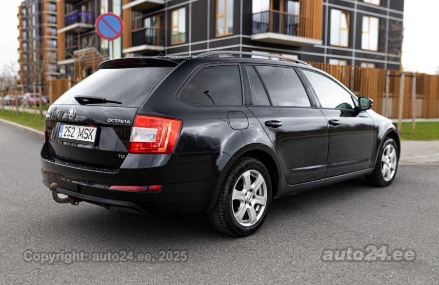 Black Skoda Octavia 2013 in Tallinn, with an engine capacity of 2.00 L and mileage of 399 thousand km for 4490 €, photo 6 on AUTOMOTO.COM.LV
