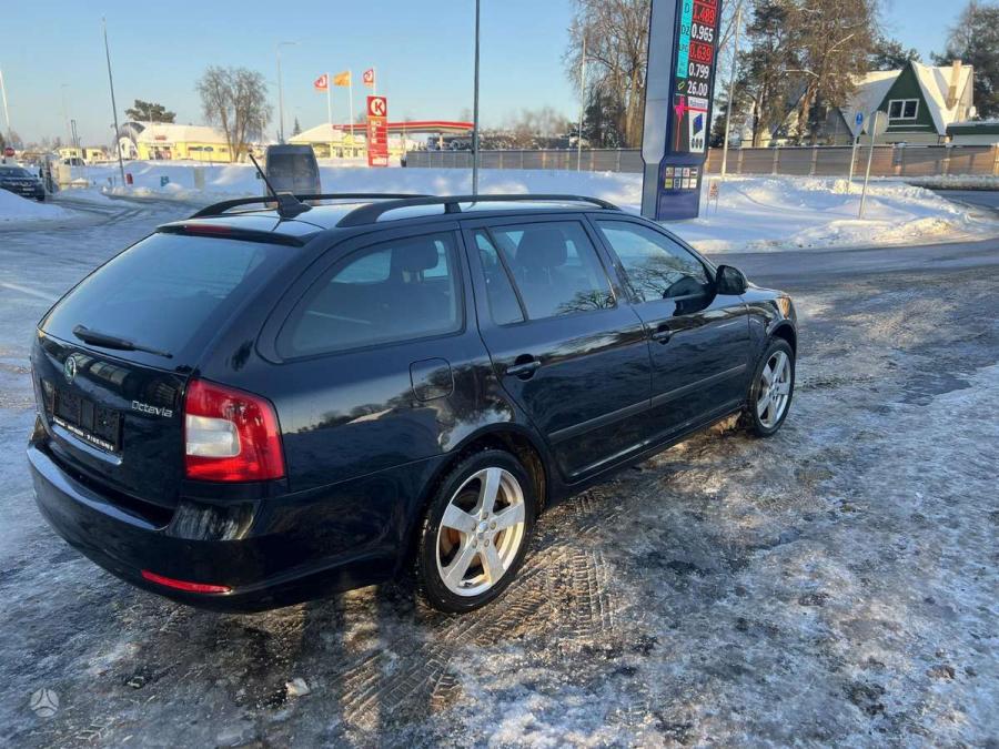Melns Skoda Octavia 2013 Utena, ar dzinēja tilpumu 1.97 L un nobraukumu 201 tūkst. km par 4950 €, foto 4 vietnē AUTOMOTO.COM.LV