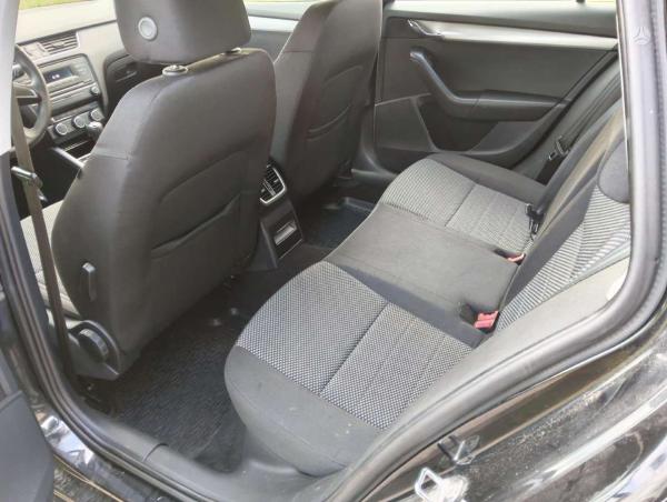 Black Skoda Octavia 2013 in Marijampole, with an engine capacity of 1.60 L and mileage of 281 thousand km for 3250 €, photo 11 on AUTOMOTO.COM.LV