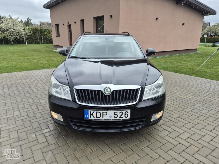 Black Skoda Octavia 2013 in Jonava, with an engine capacity of 2.00 L and mileage of 350 thousand km for 4000 €, photo 3 on AUTOMOTO.COM.LV