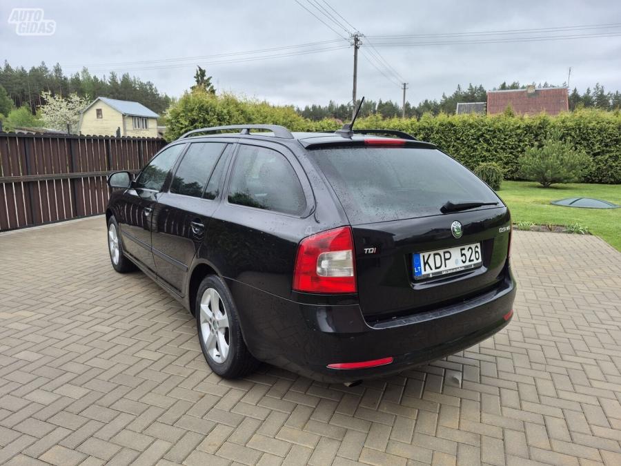 Black Skoda Octavia 2013 in Jonava, with an engine capacity of 2.00 L and mileage of 350 thousand km for 4000 €, photo 6 on AUTOMOTO.COM.LV