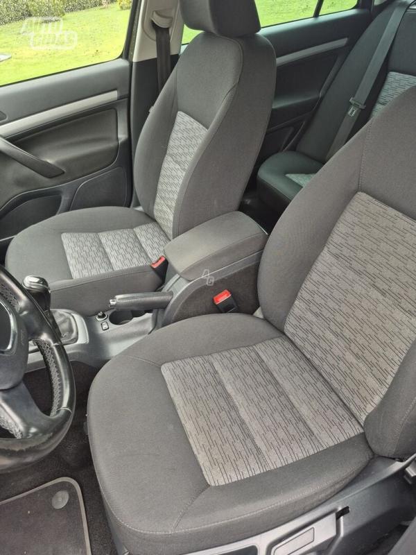 Black Skoda Octavia 2013 in Jonava, with an engine capacity of 2.00 L and mileage of 350 thousand km for 4000 €, photo 10 on AUTOMOTO.COM.LV