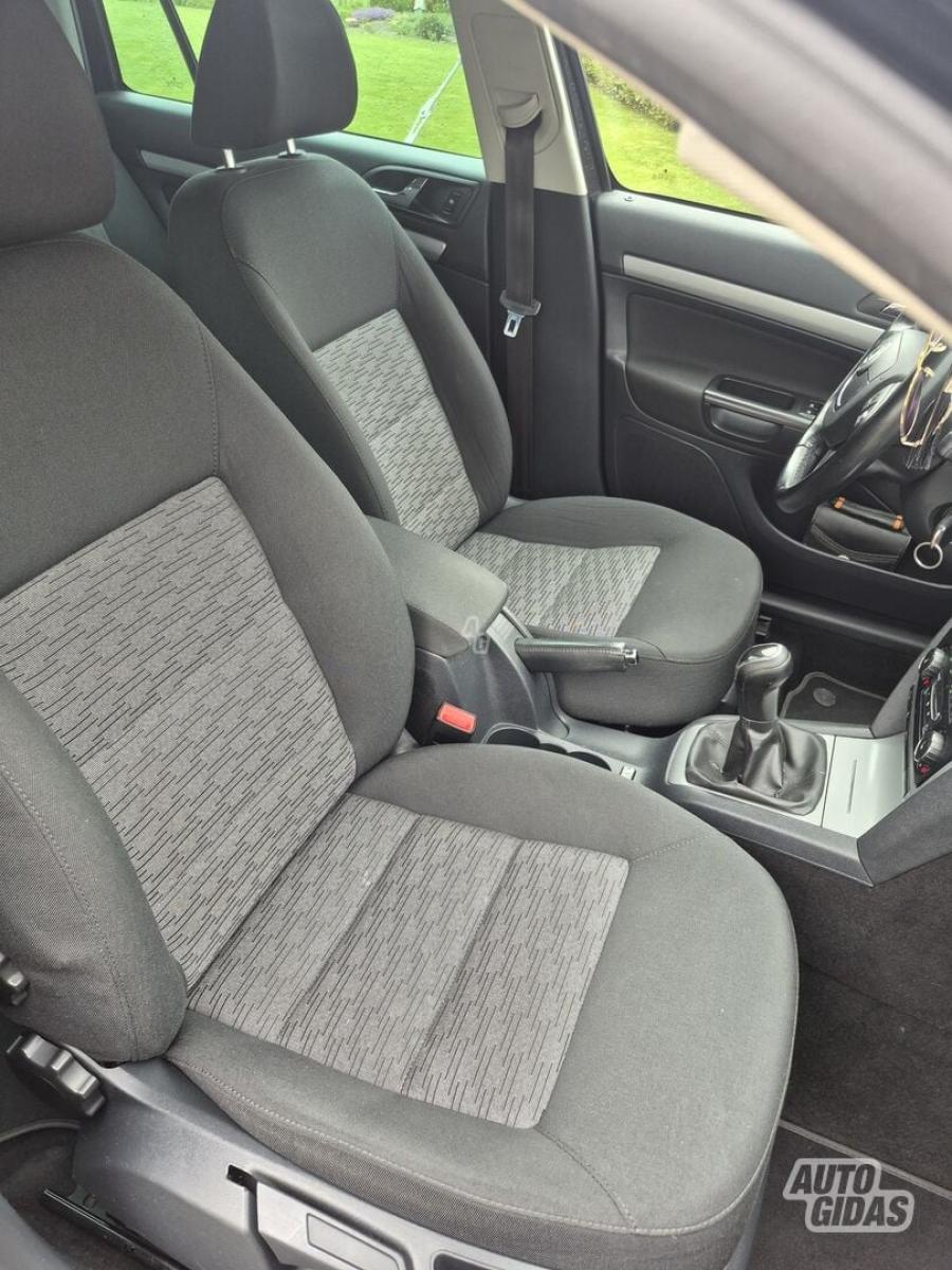Black Skoda Octavia 2013 in Jonava, with an engine capacity of 2.00 L and mileage of 350 thousand km for 4000 €, photo 12 on AUTOMOTO.COM.LV