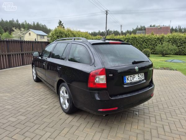 Black Skoda Octavia 2013 in Jonava, with an engine capacity of 2.00 L and mileage of 350 thousand km for 4000 €, photo 5 on AUTOMOTO.COM.LV