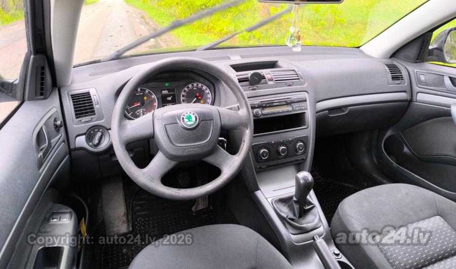 Melns Skoda Octavia 2013 Tallina, ar dzinēja tilpumu 1.20 L un nobraukumu 264 tūkst. km par 2300 €, foto 7 vietnē AUTOMOTO.COM.LV