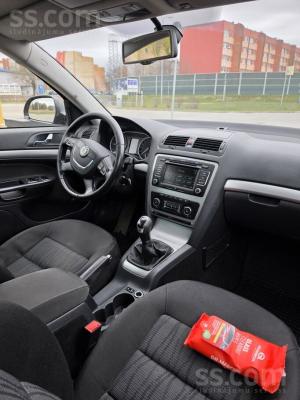 Melns Skoda Octavia 2013 Liepāja, ar dzinēja tilpumu 1.60 L un nobraukumu 307 tūkst. km par 3200 €, foto 13 vietnē AUTOMOTO.COM.LV