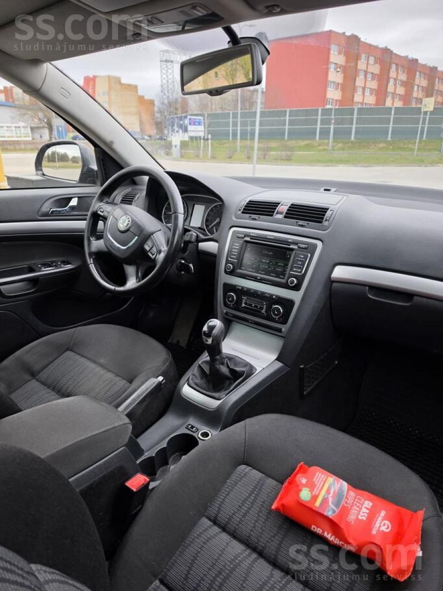 Melns Skoda Octavia 2013 Liepāja, ar dzinēja tilpumu 1.60 L un nobraukumu 307 tūkst. km par 3200 €, foto 13 vietnē AUTOMOTO.COM.LV