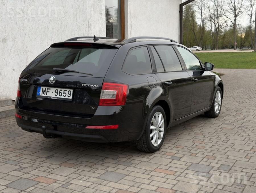 Black Skoda Octavia 2013 in Jelgava, with an engine capacity of 1.60 L and mileage of 298 thousand km for 4950 €, photo 5 on AUTOMOTO.COM.LV