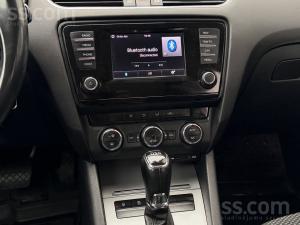 Black Skoda Octavia 2013 in Jelgava, with an engine capacity of 1.60 L and mileage of 298 thousand km for 4950 €, photo 7 on AUTOMOTO.COM.LV