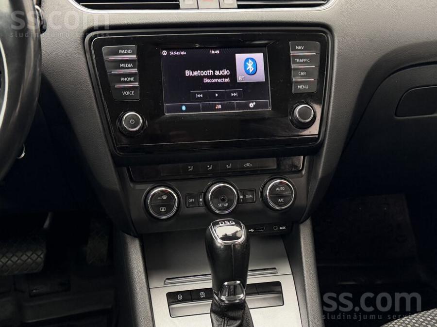 Black Skoda Octavia 2013 in Jelgava, with an engine capacity of 1.60 L and mileage of 298 thousand km for 4950 €, photo 7 on AUTOMOTO.COM.LV