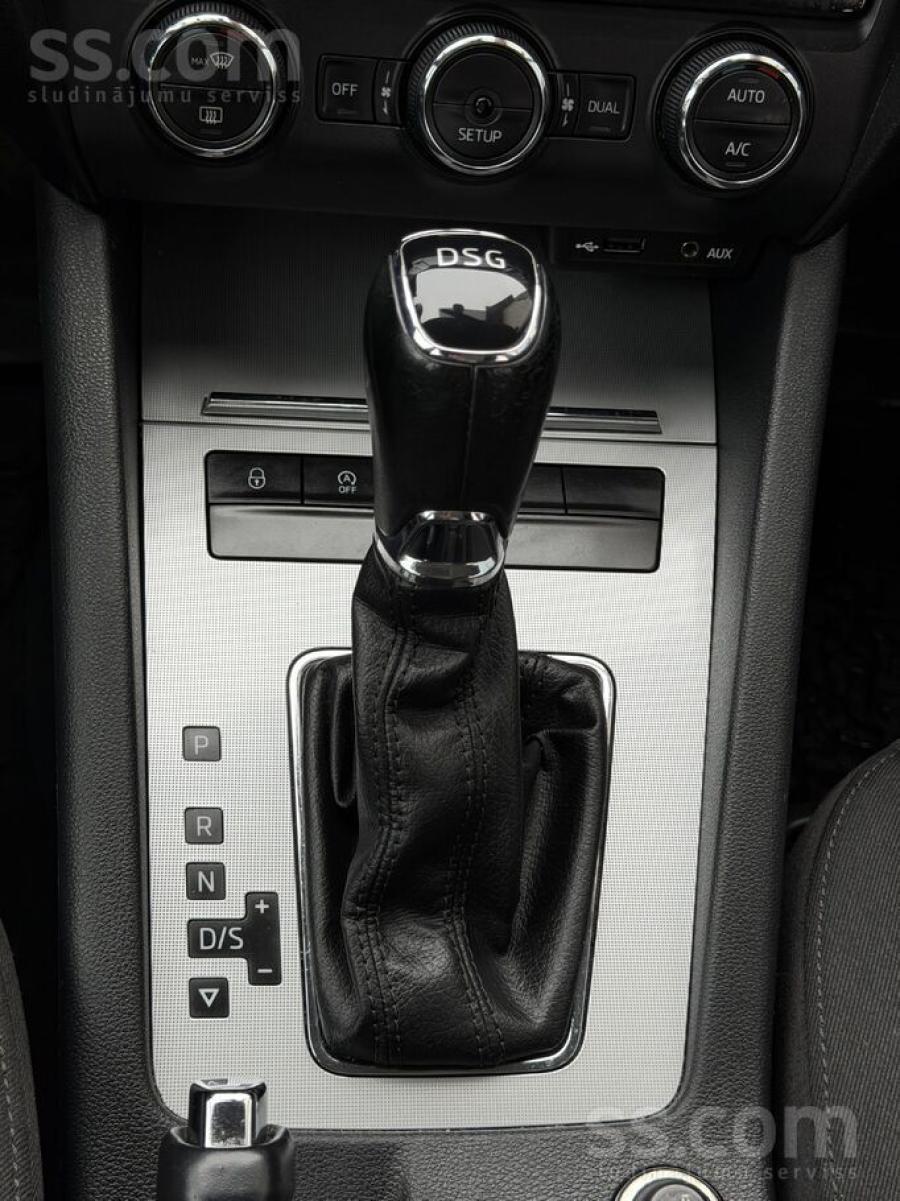 Black Skoda Octavia 2013 in Jelgava, with an engine capacity of 1.60 L and mileage of 298 thousand km for 4950 €, photo 8 on AUTOMOTO.COM.LV