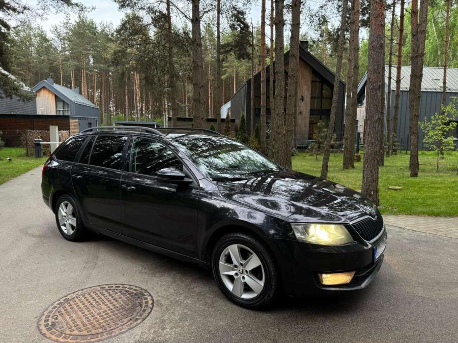 Черный Шкода Октавия 2013 в Вильнюс, объемом двигателя 1.60 л и пробегом 300 тыс. км за 3950 €, фото 4 на AUTOMOTO.COM.LV