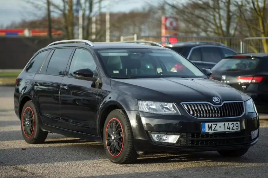 Black Skoda Octavia 2013 in Liepaja, with an engine capacity of 1.60 L and mileage of 229 thousand km for 7900 €, photo 8 on AUTOMOTO.COM.LV
