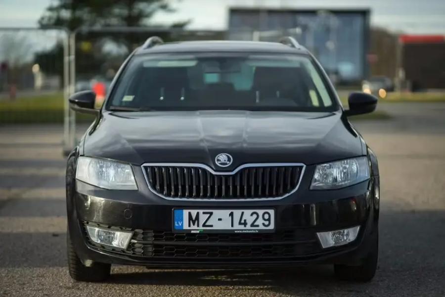Black Skoda Octavia 2013 in Liepaja, with an engine capacity of 1.60 L and mileage of 229 thousand km for 7900 €, photo 9 on AUTOMOTO.COM.LV
