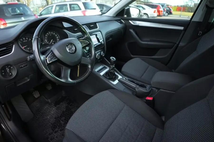 Black Skoda Octavia 2013 in Liepaja, with an engine capacity of 1.60 L and mileage of 229 thousand km for 7900 €, photo 12 on AUTOMOTO.COM.LV