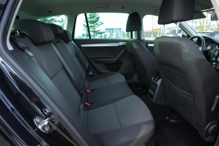 Black Skoda Octavia 2013 in Liepaja, with an engine capacity of 1.60 L and mileage of 229 thousand km for 7900 €, photo 14 on AUTOMOTO.COM.LV