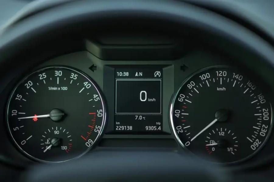 Black Skoda Octavia 2013 in Liepaja, with an engine capacity of 1.60 L and mileage of 229 thousand km for 7900 €, photo 17 on AUTOMOTO.COM.LV