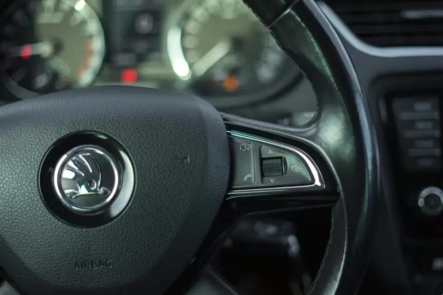Black Skoda Octavia 2013 in Liepaja, with an engine capacity of 1.60 L and mileage of 229 thousand km for 7900 €, photo 27 on AUTOMOTO.COM.LV
