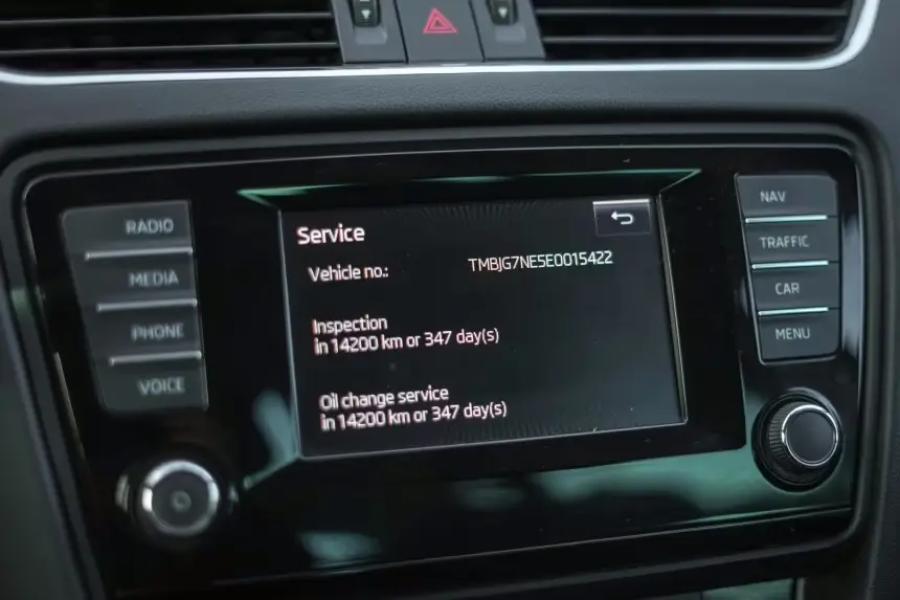 Black Skoda Octavia 2013 in Liepaja, with an engine capacity of 1.60 L and mileage of 229 thousand km for 7900 €, photo 34 on AUTOMOTO.COM.LV