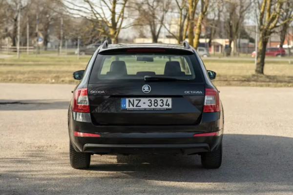 Black Skoda Octavia 2013 in Liepaja, with an engine capacity of 1.20 L and mileage of 213 thousand km for 6200 €, photo 3 on AUTOMOTO.COM.LV