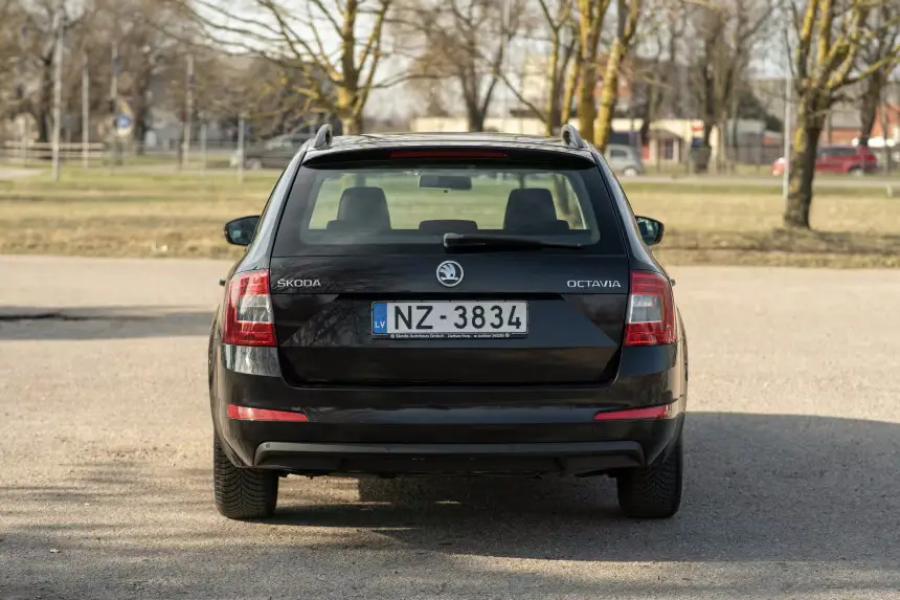 Melns Skoda Octavia 2013 Liepāja, ar dzinēja tilpumu 1.20 L un nobraukumu 213 tūkst. km par 6200 €, foto 4 vietnē AUTOMOTO.COM.LV