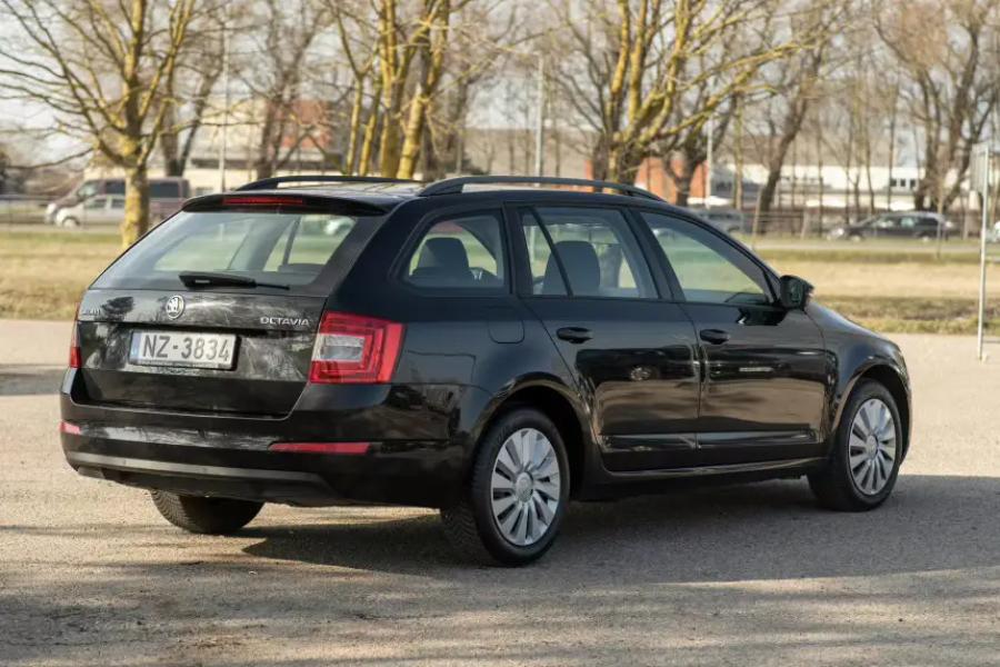 Melns Skoda Octavia 2013 Liepāja, ar dzinēja tilpumu 1.20 L un nobraukumu 213 tūkst. km par 6200 €, foto 5 vietnē AUTOMOTO.COM.LV