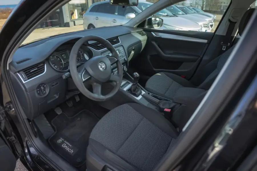 Melns Skoda Octavia 2013 Liepāja, ar dzinēja tilpumu 1.20 L un nobraukumu 213 tūkst. km par 6200 €, foto 10 vietnē AUTOMOTO.COM.LV
