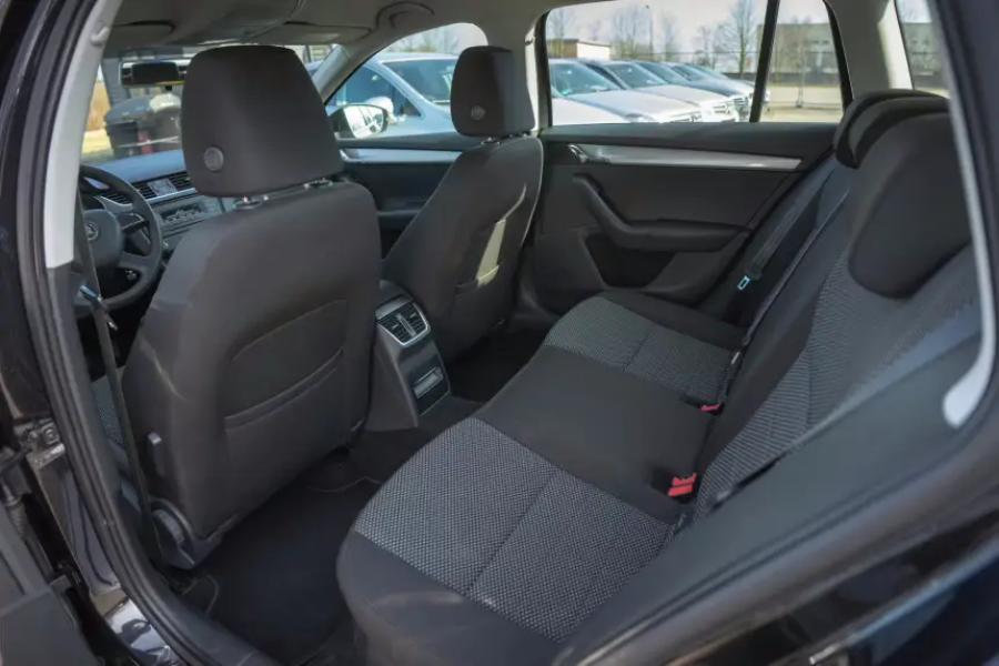 Melns Skoda Octavia 2013 Liepāja, ar dzinēja tilpumu 1.20 L un nobraukumu 213 tūkst. km par 6200 €, foto 11 vietnē AUTOMOTO.COM.LV