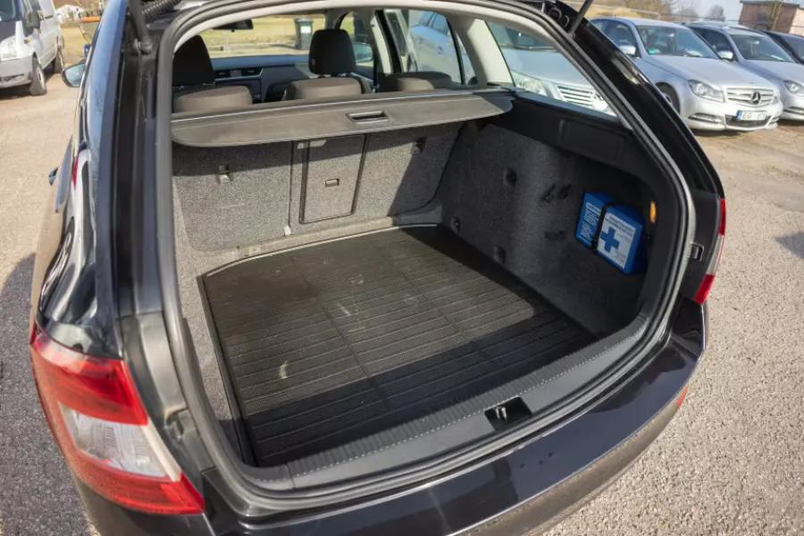 Melns Skoda Octavia 2013 Liepāja, ar dzinēja tilpumu 1.20 L un nobraukumu 213 tūkst. km par 6200 €, foto 12 vietnē AUTOMOTO.COM.LV