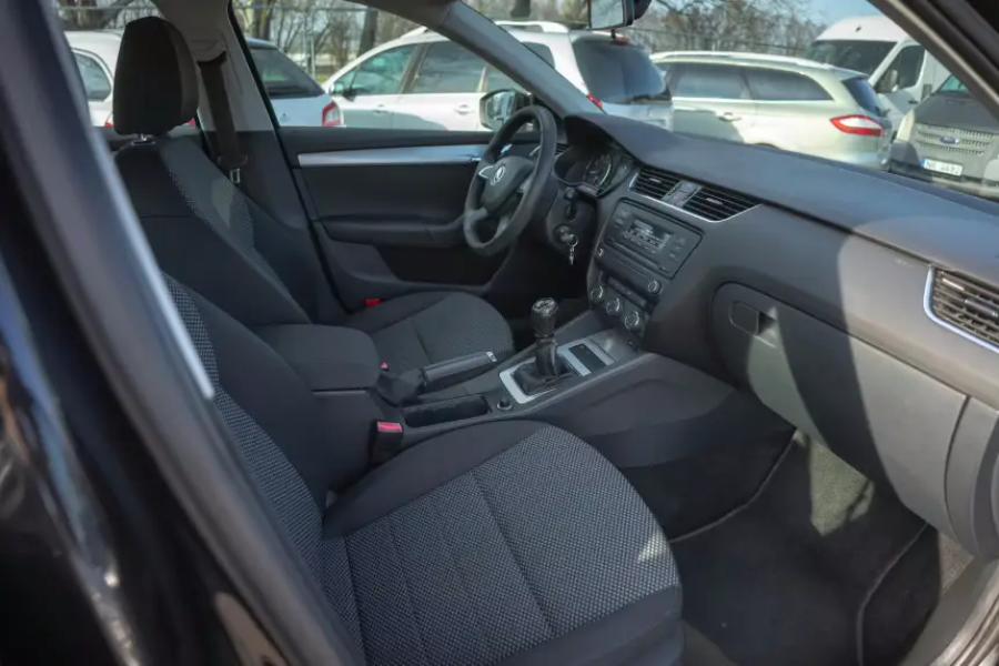 Melns Skoda Octavia 2013 Liepāja, ar dzinēja tilpumu 1.20 L un nobraukumu 213 tūkst. km par 6200 €, foto 15 vietnē AUTOMOTO.COM.LV
