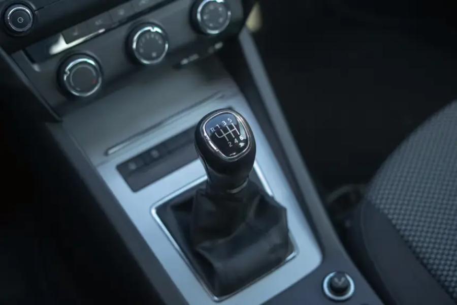 Melns Skoda Octavia 2013 Liepāja, ar dzinēja tilpumu 1.20 L un nobraukumu 213 tūkst. km par 6200 €, foto 18 vietnē AUTOMOTO.COM.LV