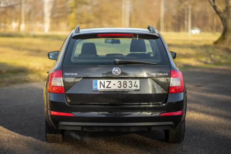 Melns Skoda Octavia 2013 Liepāja, ar dzinēja tilpumu 1.20 L un nobraukumu 212 tūkst. km par 6200 €, foto 4 vietnē AUTOMOTO.COM.LV