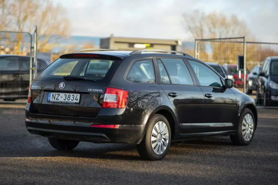 Melns Skoda Octavia 2013 Liepāja, ar dzinēja tilpumu 1.20 L un nobraukumu 212 tūkst. km par 6200 €, foto 5 vietnē AUTOMOTO.COM.LV
