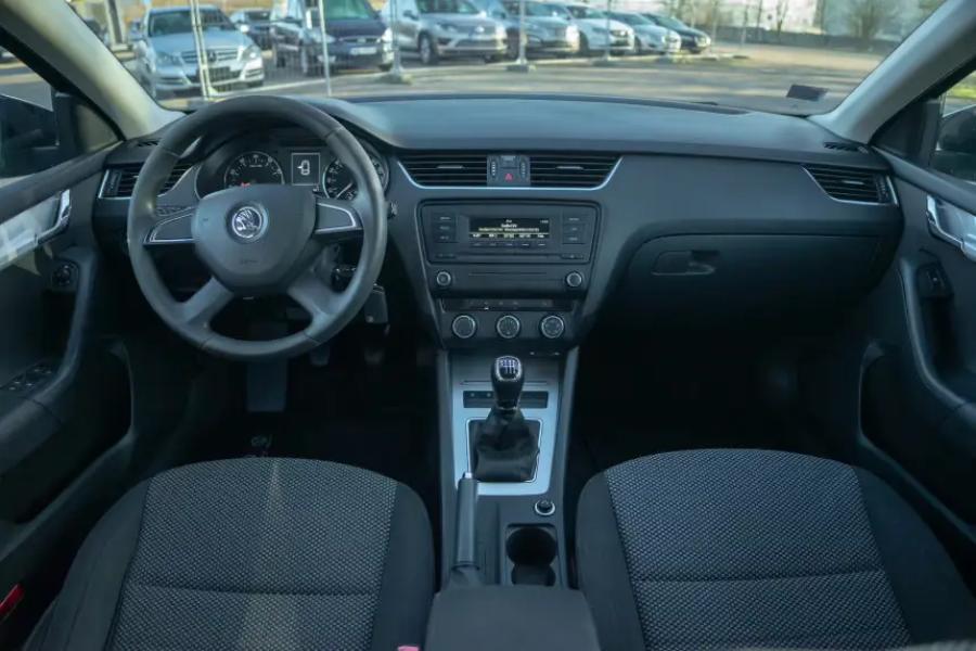 Melns Skoda Octavia 2013 Liepāja, ar dzinēja tilpumu 1.20 L un nobraukumu 212 tūkst. km par 6200 €, foto 8 vietnē AUTOMOTO.COM.LV