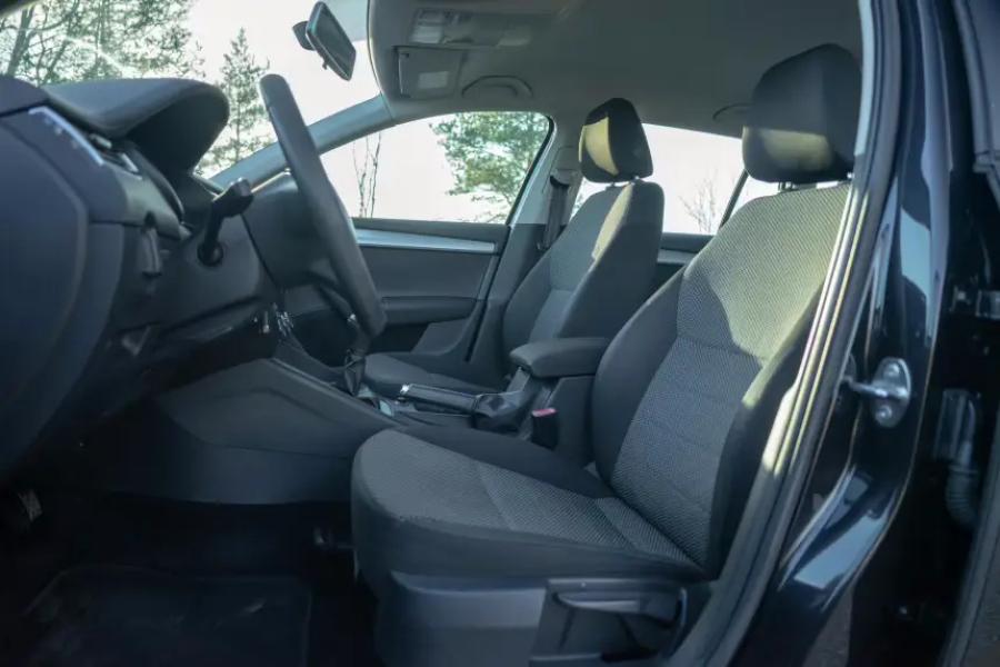 Melns Skoda Octavia 2013 Liepāja, ar dzinēja tilpumu 1.20 L un nobraukumu 212 tūkst. km par 6200 €, foto 9 vietnē AUTOMOTO.COM.LV