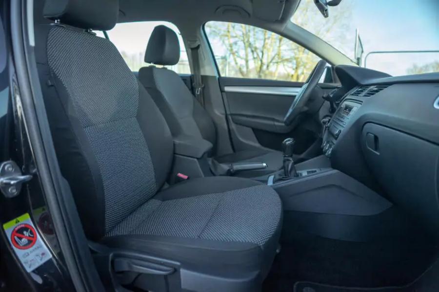 Melns Skoda Octavia 2013 Liepāja, ar dzinēja tilpumu 1.20 L un nobraukumu 212 tūkst. km par 6200 €, foto 13 vietnē AUTOMOTO.COM.LV