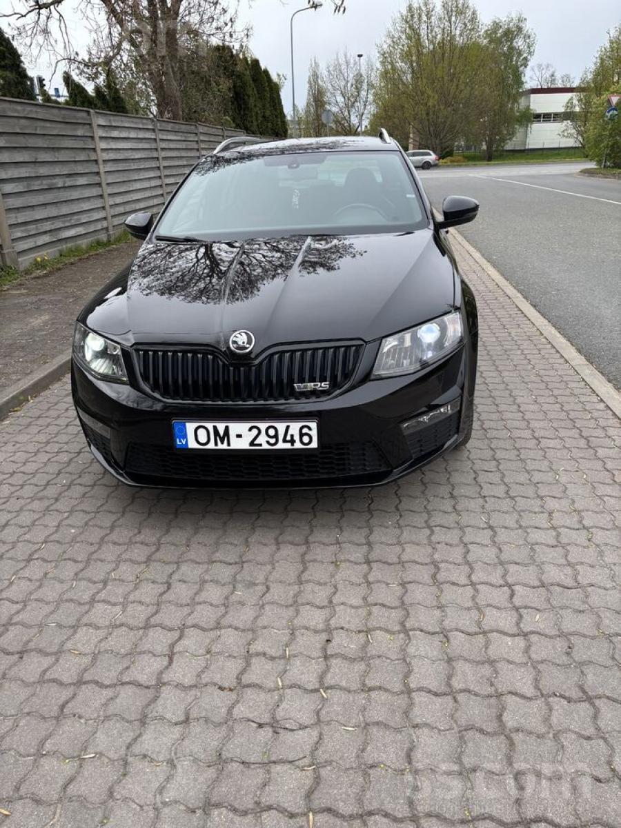 Black Skoda Octavia 2013 in Jelgava, with an engine capacity of 2.00 L and mileage of 215 thousand km for 8000 €, photo 3 on AUTOMOTO.COM.LV