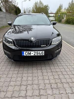 Black Skoda Octavia 2013 in Jelgava, with an engine capacity of 2.00 L and mileage of 215 thousand km for 8000 €, photo 5 on AUTOMOTO.COM.LV