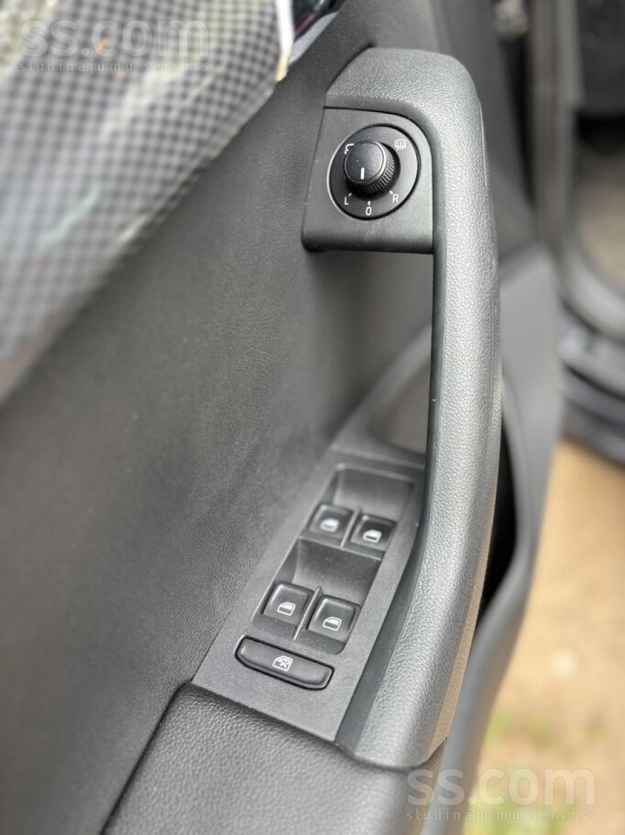 Black Skoda Octavia 2013 in Jelgava, with an engine capacity of 2.00 L and mileage of 215 thousand km for 8000 €, photo 10 on AUTOMOTO.COM.LV