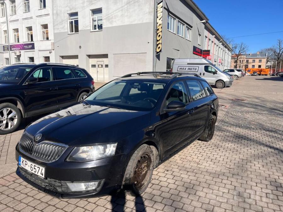 Черный Шкода Октавия 2013 в Рига, объемом двигателя 1.60 л и пробегом 335 тыс. км за 3000 €, фото 1 на AUTOMOTO.COM.LV