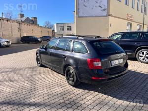 Черный Шкода Октавия 2013 в Рига, объемом двигателя 1.60 л и пробегом 335 тыс. км за 3000 €, фото 4 на AUTOMOTO.COM.LV