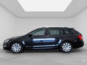 Black Skoda Octavia 2013 in Kaunas, with an engine capacity of 2.00 L and mileage of 249 thousand km for 7990 €, photo 4 on AUTOMOTO.COM.LV