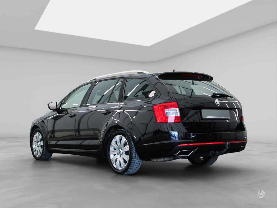 Black Skoda Octavia 2013 in Kaunas, with an engine capacity of 2.00 L and mileage of 249 thousand km for 7990 €, photo 5 on AUTOMOTO.COM.LV