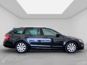 Black Skoda Octavia 2013 in Kaunas, with an engine capacity of 2.00 L and mileage of 249 thousand km for 7990 €, photo 8 on AUTOMOTO.COM.LV