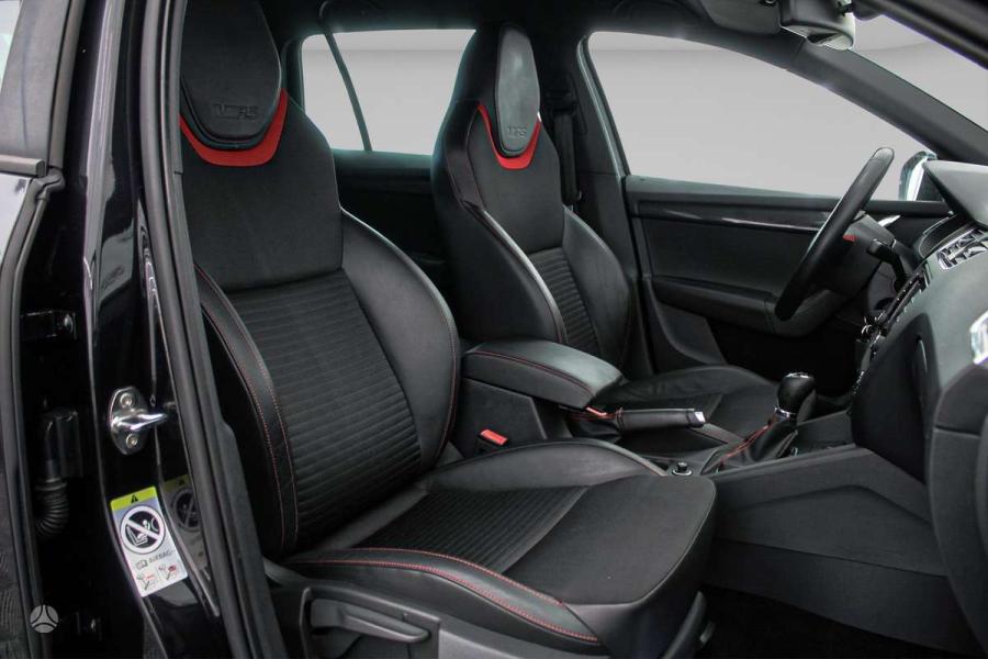 Black Skoda Octavia 2013 in Kaunas, with an engine capacity of 2.00 L and mileage of 249 thousand km for 7990 €, photo 15 on AUTOMOTO.COM.LV